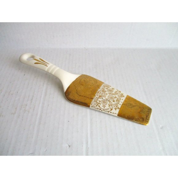 Vintage | Dining | Vintage Porcelain Cake Lifter Pie Server Creamy ...